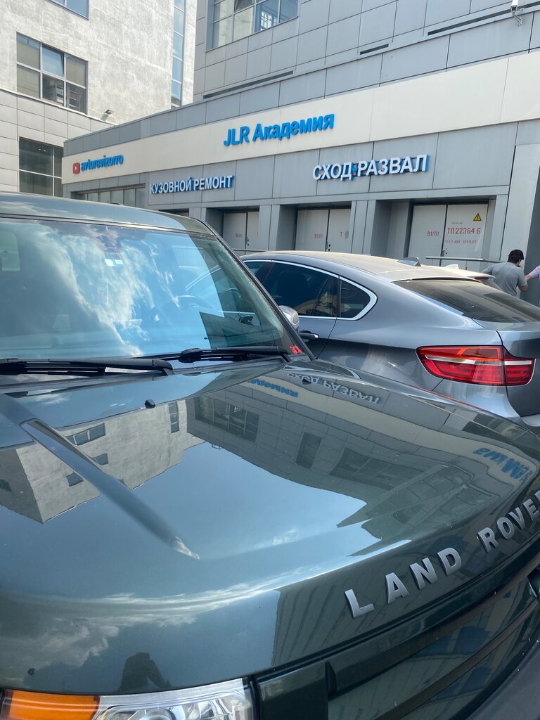 Otomobil servisi LandRover Academy, Moskova, foto