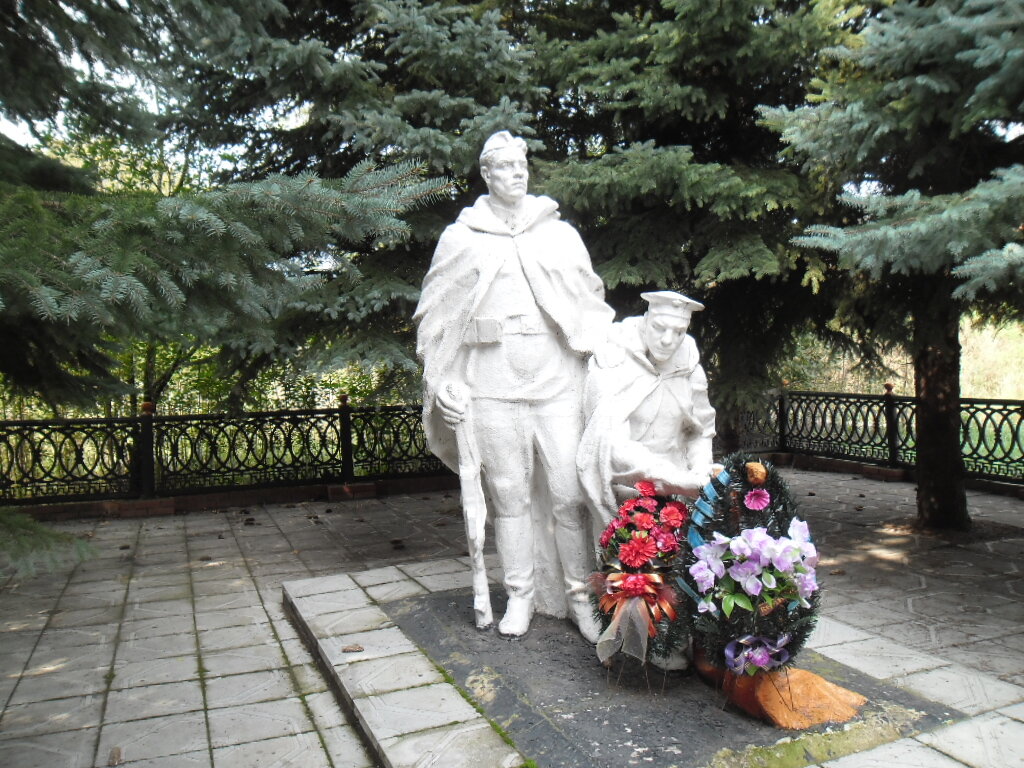 Anıt, heykel Братская могила № 10, Tulskaya oblastı, foto