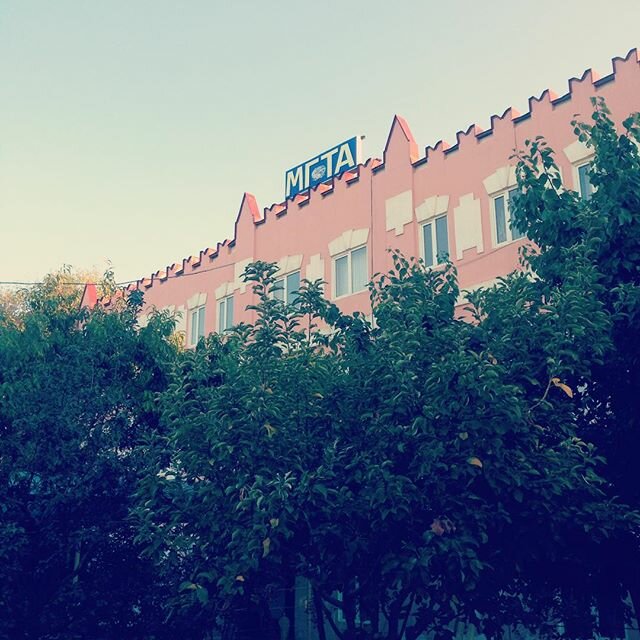 Yüksekokul International Humanitarian and Technical college, Makhachkala, foto
