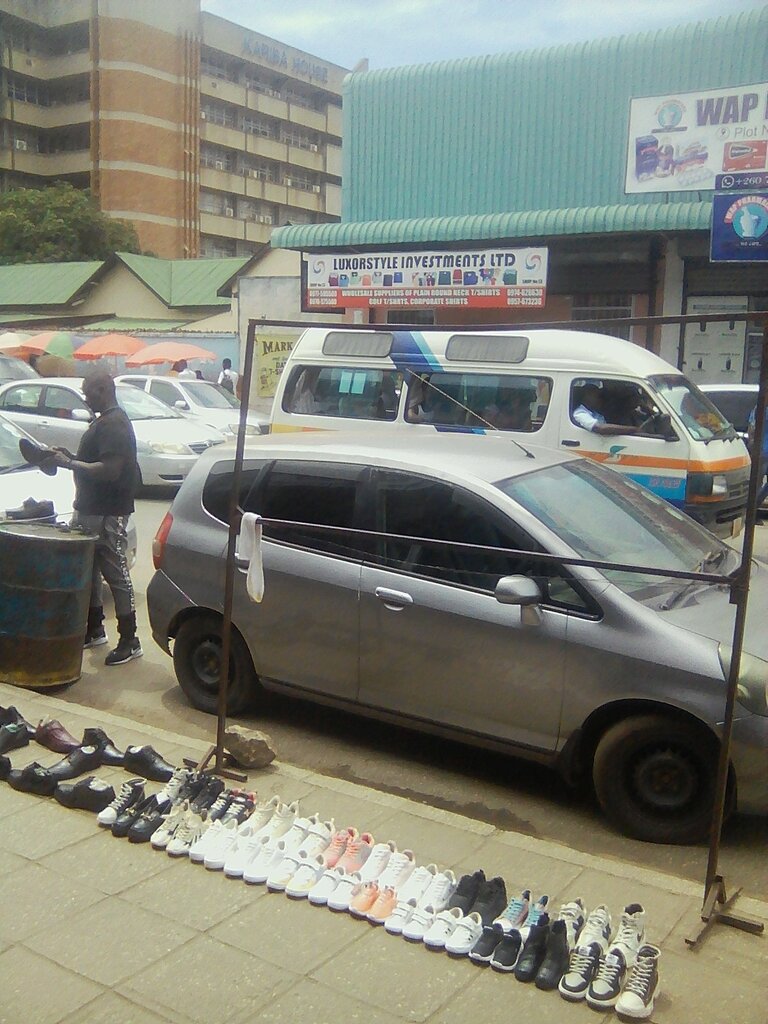 Mobilya mağazaları Carnegie Trading Limited, Lusaka, foto