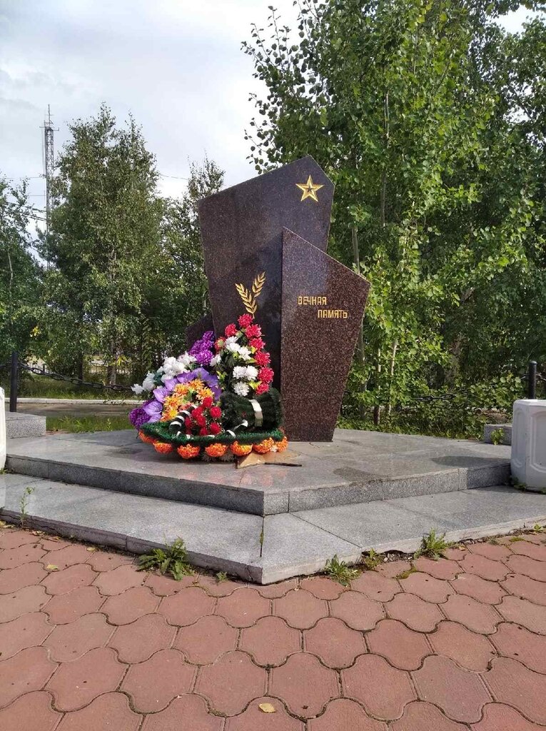 Anıt, heykel Воинам, павшим в Великой Отечественной войне, Hantı‑Mansi Özerk Okrugu, foto