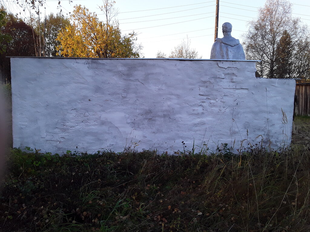 Anıt, heykel Памятник воинам-освободителям, Kirovskaya oblastı, foto