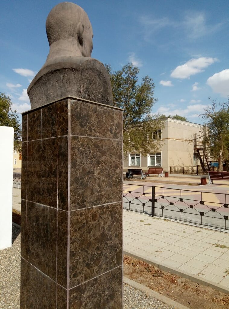 Anıt, heykel Н.Т. Воробьёв, Kalmukya, foto