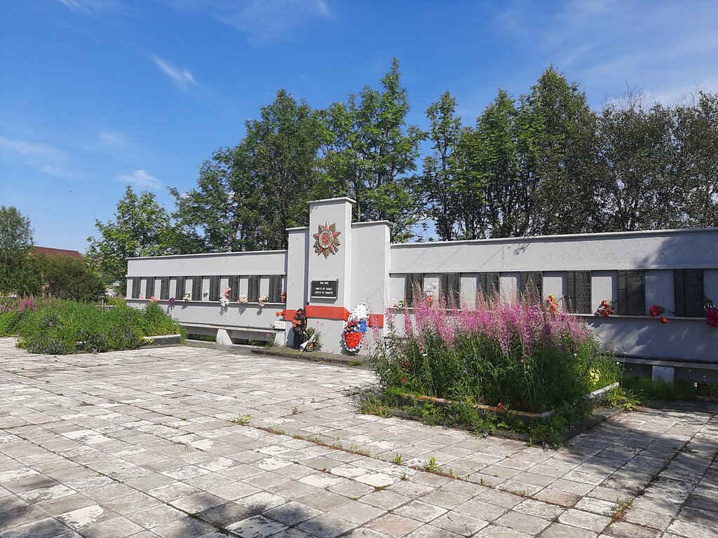 Anıt, heykel Братская могила, Murmanskaya oblastı, foto