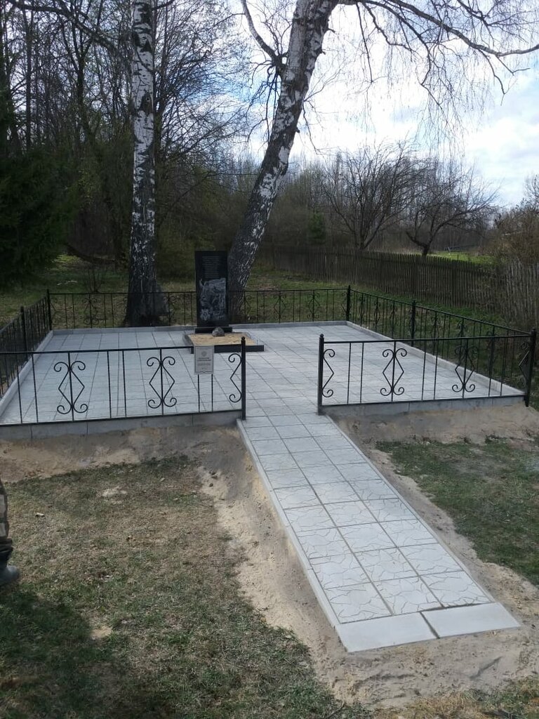 Anıt, heykel Братская могила № 098, Kalujskaya oblastı, foto