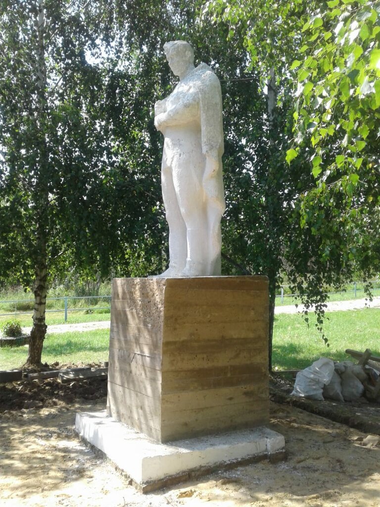Anıt, heykel Воинам-землякам, погибшим на фронтах Великой Отечественной войны, Kalujskaya oblastı, foto