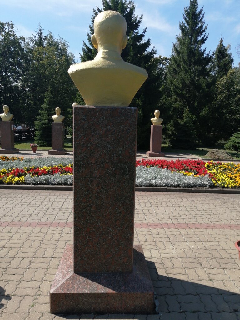 Anıt, heykel Бюст Героя Советского Союза Григория Тимофеевича Добрунова, Stroitel, foto