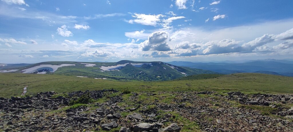 Dağ zirvesi Гора Столовая 1320 метров, Hakasya, foto