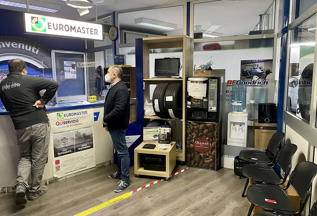 Jant ve lastikçiler Euromaster Metal Gomme, Potenza, foto