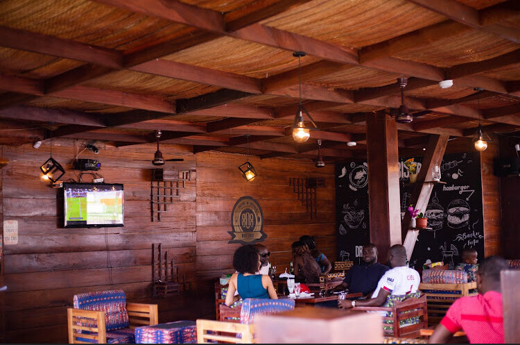 Restoran 8o8 Bistro, Kumasi, foto