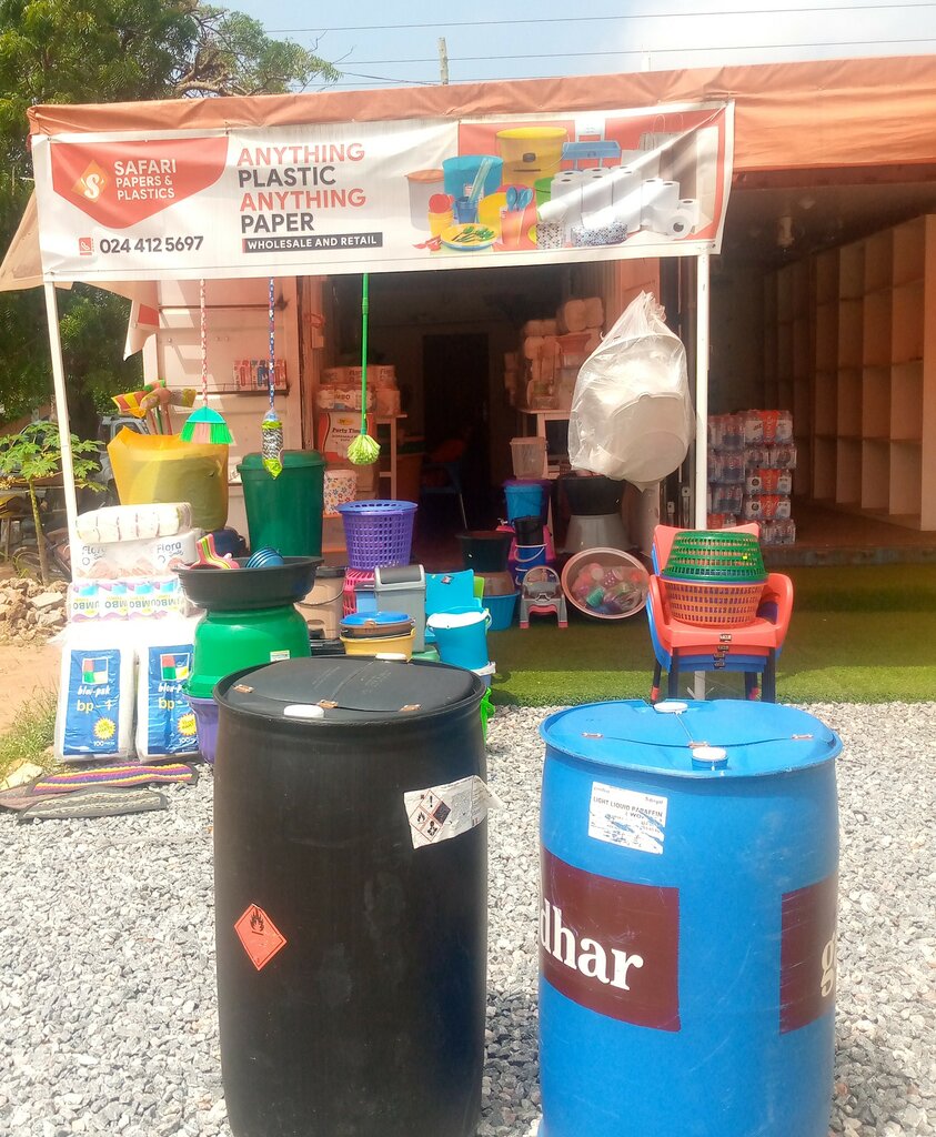 Plastik ürün üreticileri Safari Paper and Plastics, Akra, foto