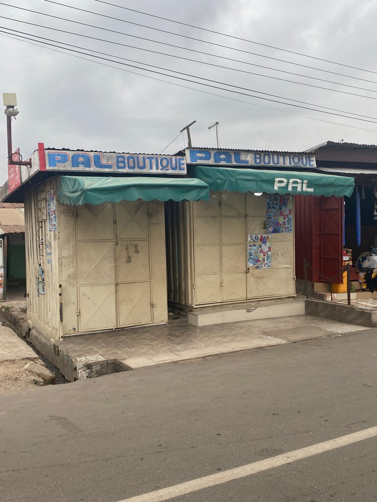 Giyim mağazası Pal Boutique, Akra, foto