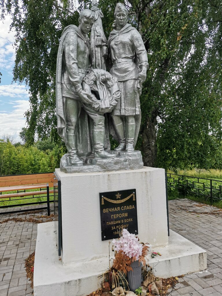 Anıt, heykel Братская могила советских воинов, Kalujskaya oblastı, foto