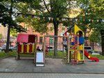 Playground (Republic of Severnaya Ossetia-Alania, Vladikavkaz, ulitsa Tkhapsayeva), oyun alanı  Vladikavkaz'dan