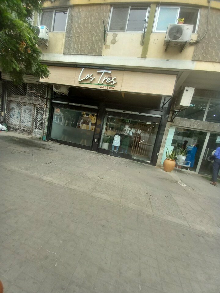 Bar Los Três, Loanda, foto