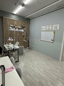 Школа маникюра и педикюра (ulitsa Koloskova No:9), kuaför meslek eğitimi  Şçiokino'dan