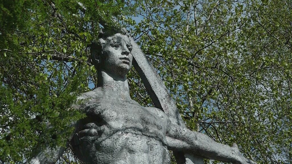 Park, sokak heykeli Слава труду, Sosnogorsk, foto