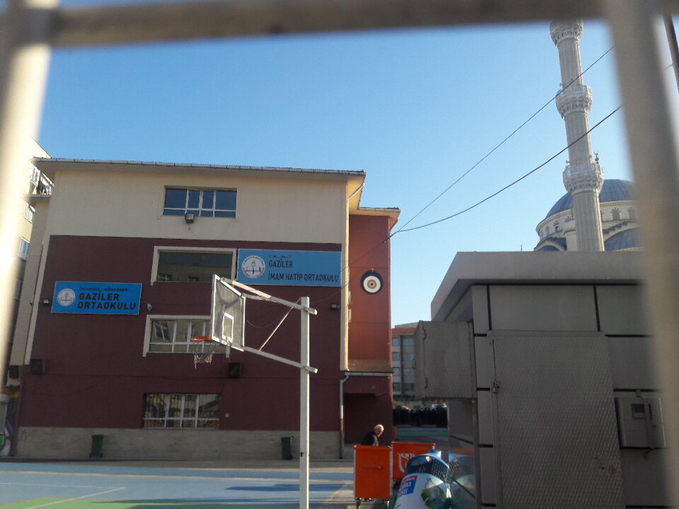 Ortaokul Gaziler Imam Hatip High School, İstanbul, foto