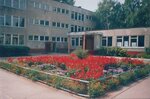 Shkola № 9, filial (Rabochaya Street No:9А), ortaokul  Dmitrovgrad'dan