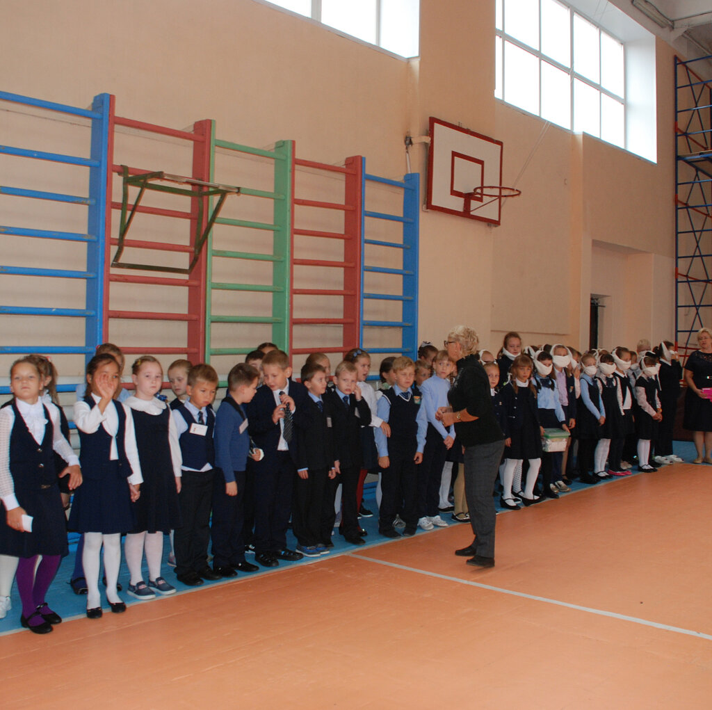 Fen lisesi, sosyal bilimler lisesi Gimnaziya № 4, Dzerjinski, foto