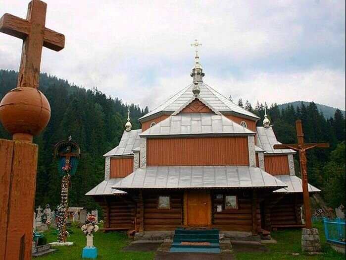 Güzellik salonu Церковь святого Дмитрия Солунского, Yaremcha, foto