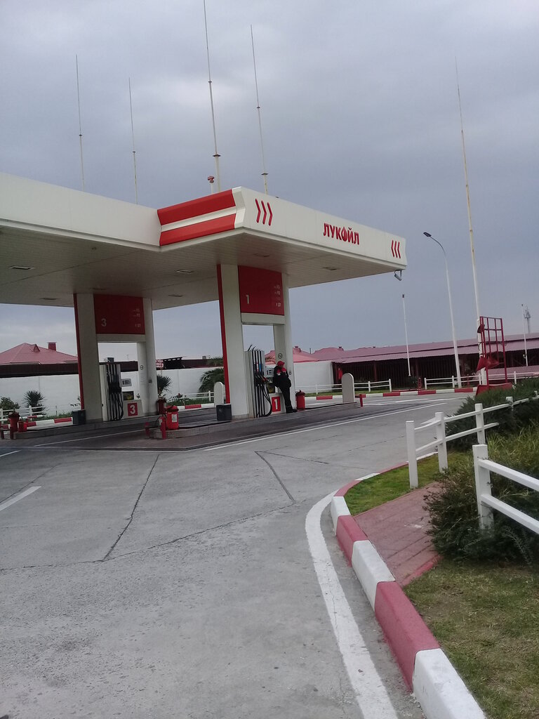 Benzin istasyonu Lukojl, Krasnodarski krayı, foto