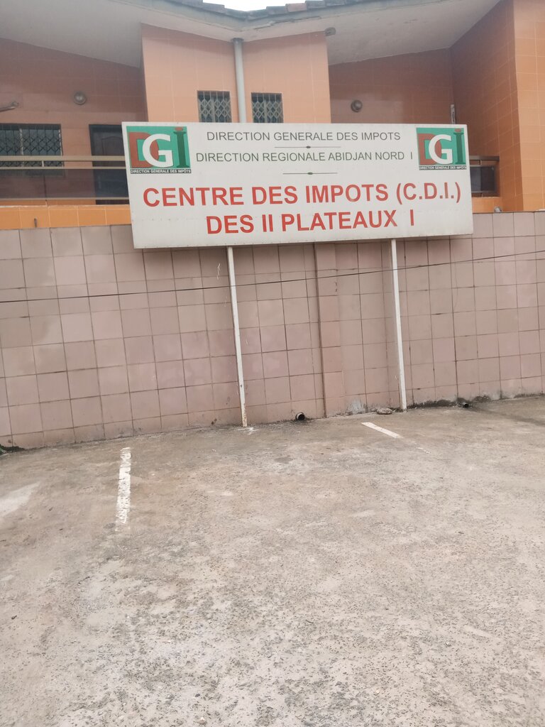 Devlet kurumları ve bakanlıklar Direction Générale des Impôts, Abican, foto