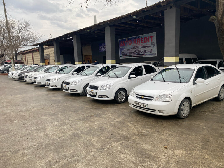 Otomobil pazarları Kalbog Auto Savdo, Semerkant eyaleti, foto