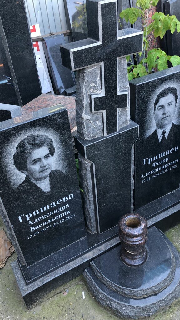 Heykel ve mezarlık taşı üreticileri Сидорович & Ко, Dzerjinski, foto