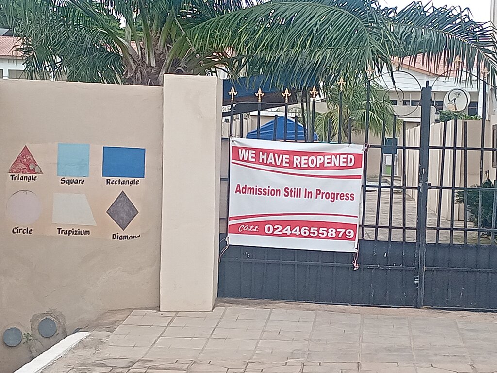 Ortaokul Holychi Montesori school, Dünya, foto