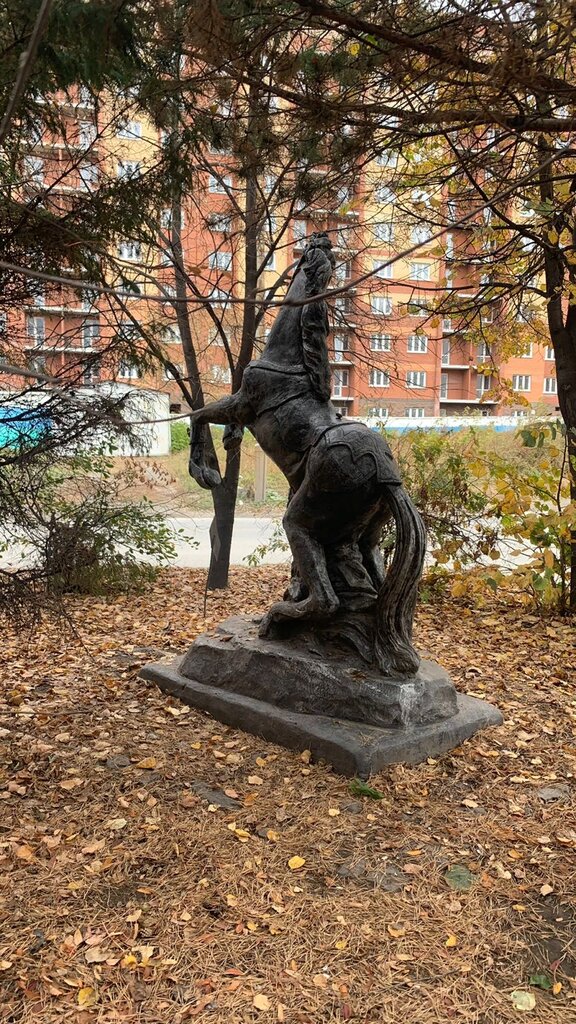 Park, sokak heykeli Единорог, Novosibirsk, foto