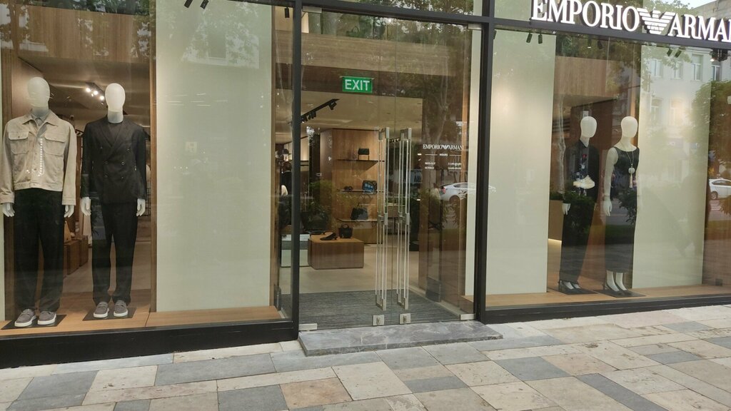 Giyim mağazası Emporio Armani, Tiflis, foto