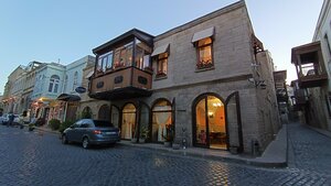 Eyvan (City of republican subordination Baku, Sebail District, Mirzе Еlеkbеr Sabir Street, 19), restoran  Bakü'den