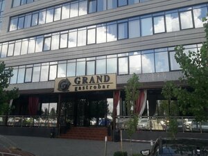 Grand Gastrobar (Sholokhov Street No:36), restoran  Oral'dan (Uralsk'tan)