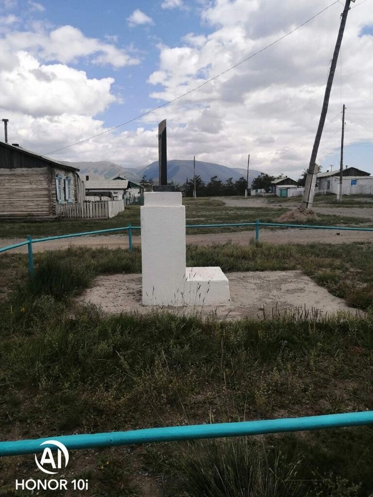 Anıt, heykel Бюст участнику тыла Ооржак Саны-Шири Шангыр оглу, Tuva, foto