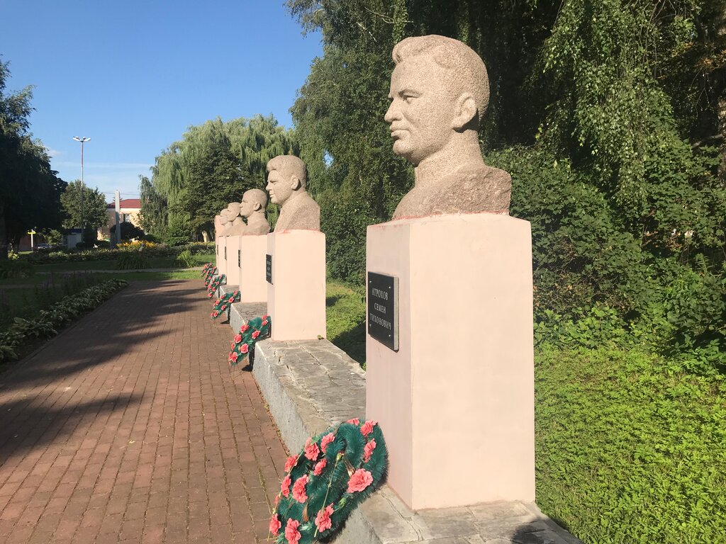 Anıt, heykel Бюст Атрохову С.Т., Trubçevsk, foto