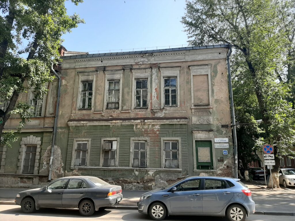 Anıt levhası, anıt taş Hero of the Soviet Union Nikolai Erastovich Berzarin, Irkutsk, foto