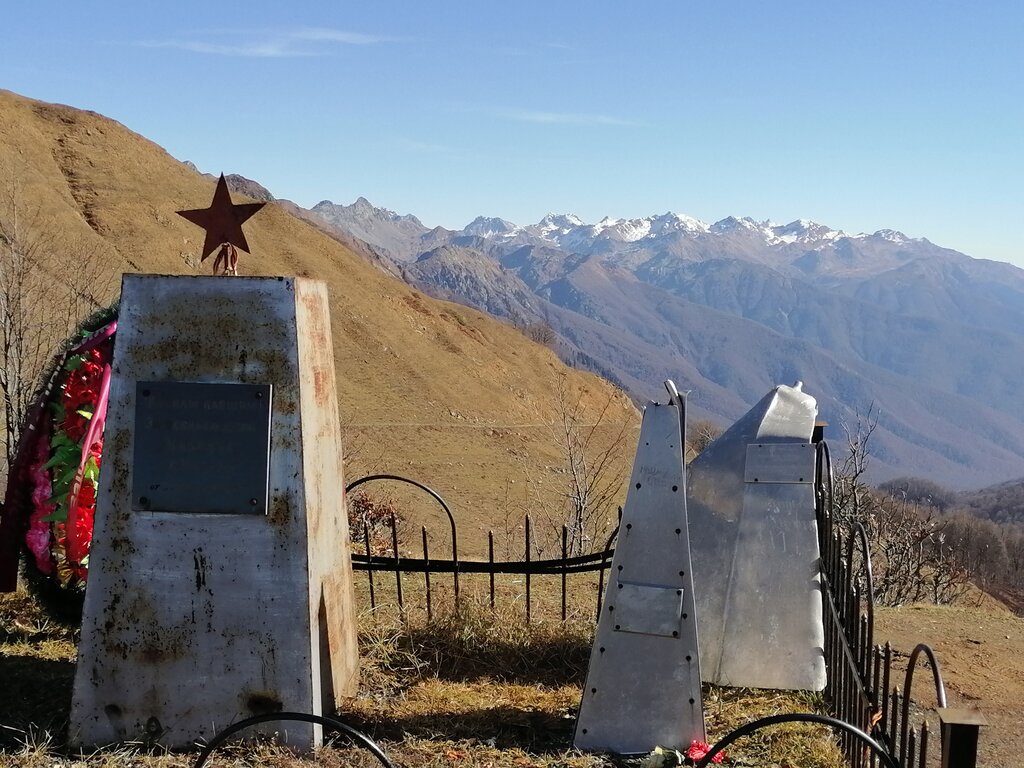 Anıt, heykel Войнам, павшим за освобождение Кавказа в 1942 году, Sukhumi Bölgesi, foto