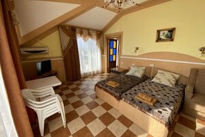 Villa Nimfej (Керченская улица No:2, посёлок городского типа Приморский), otel  Kırım Cumhuriyeti'nden