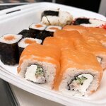 Shalom Sushi (Alpiyskiy proyezd No:25), suşi restoranı  Krasnodar'dan