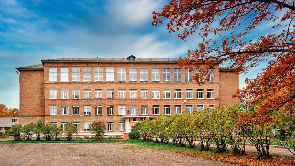 Ortaokul Krasnotkatskaya srednyaya obshcheobrazovatelnaya shkola Mou, Yaroslavskaya oblastı, foto
