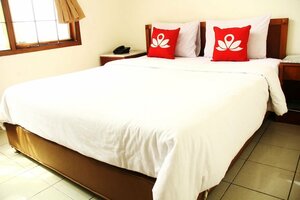 Frances Hotel by Zen Rooms (City of Bandung, Jalan HOS Tjokroaminoto), otel  Bandung'dan