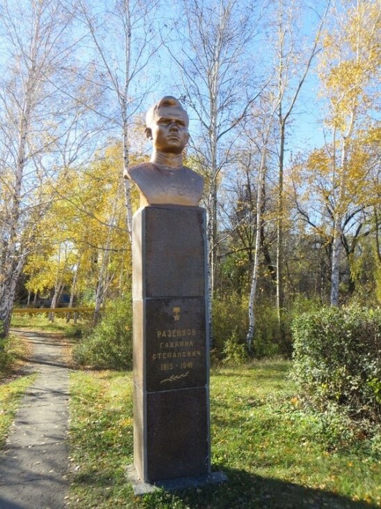 Anıt, heykel Гавриил Разенков, Krasnyi Luch, foto