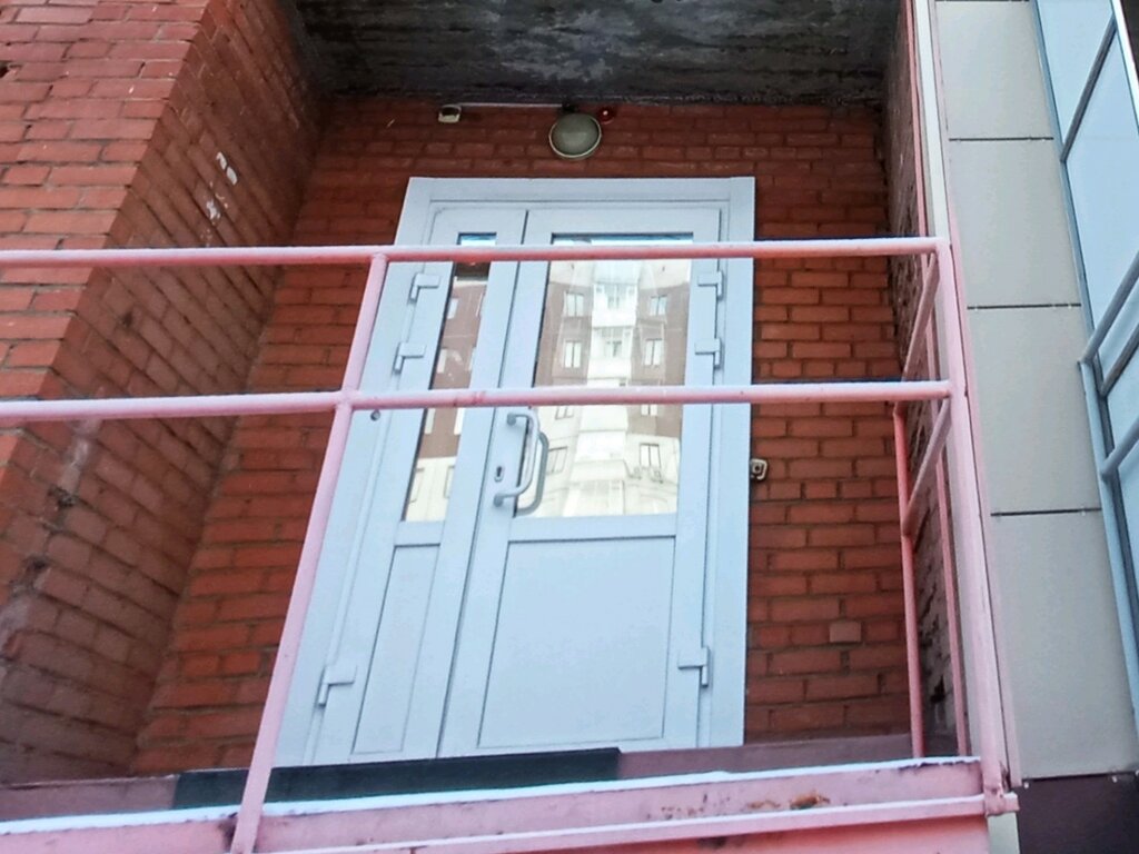 Bina, site yönetimi Позитив, Krasnoyarsk, foto