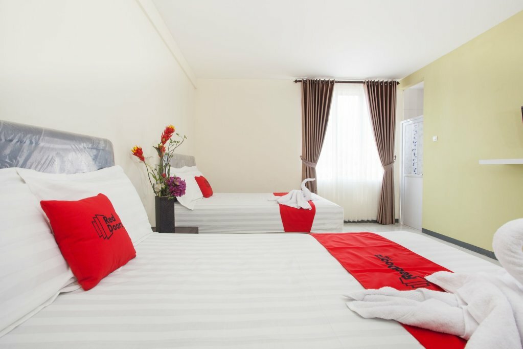 Otel RedDoorz near Museum Angkut Batu 2, , foto
