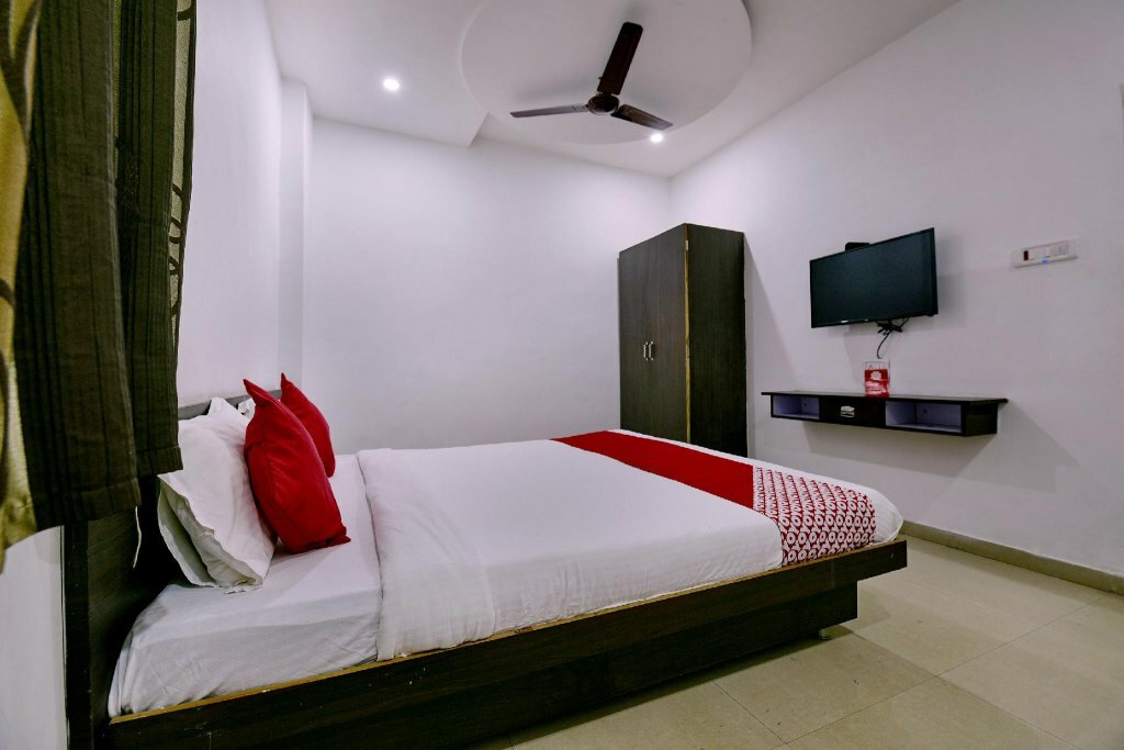 Otel Oyo 9969 Hotel Kshipra Dham, Ujjain, foto