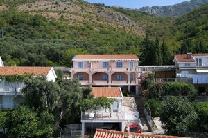 Apartmani Nica (Budva, naselye Sveti-Stefan), otel  Dünya'dan