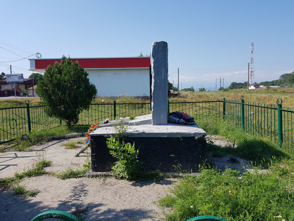 Anıt, heykel Место сражения 36 и 42 дивизионов бронепоездов, Ardon, foto