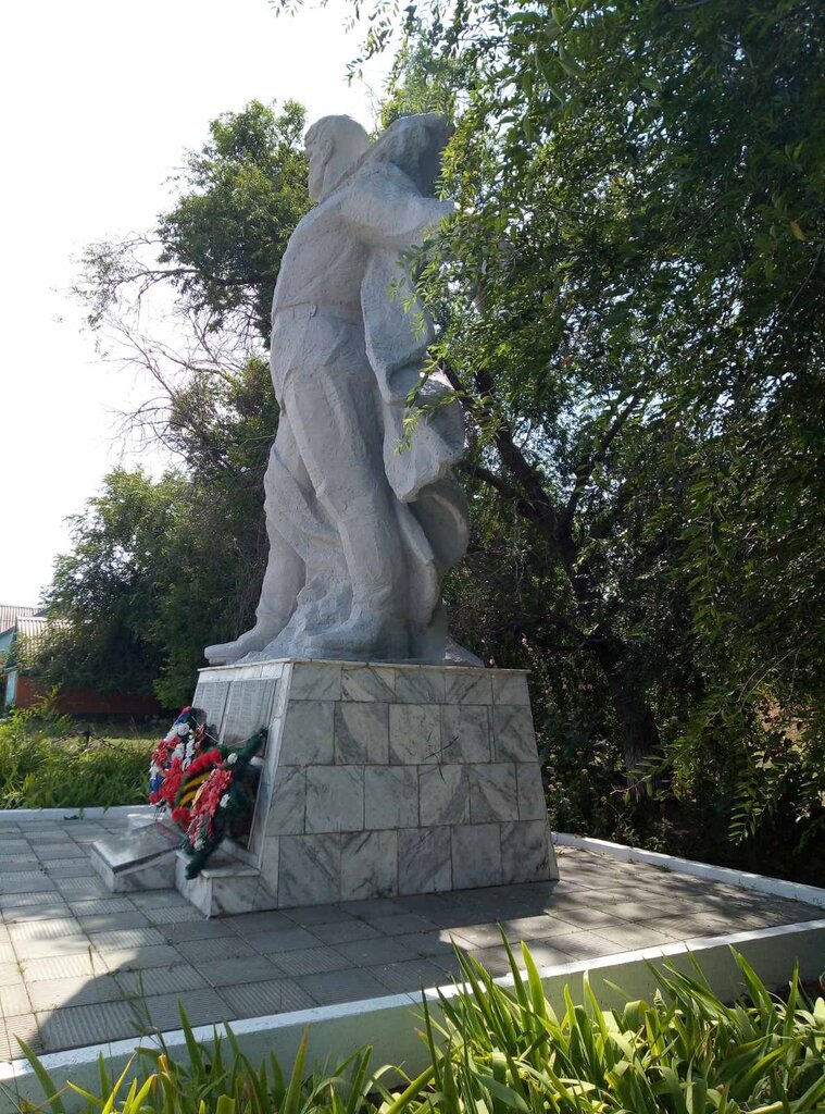 Anıt, heykel Погибшим воинам в Великой Отечественной Войне 1941-1945 гг., Saratovskaya oblastı, foto