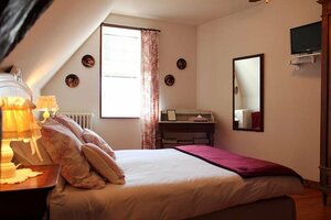 La Maison du Prince de Condé (Auvergne-Rhône-Alpes, Allier, Arrondissement de Vichy, Jenzat, Grande Rue, 8), otel